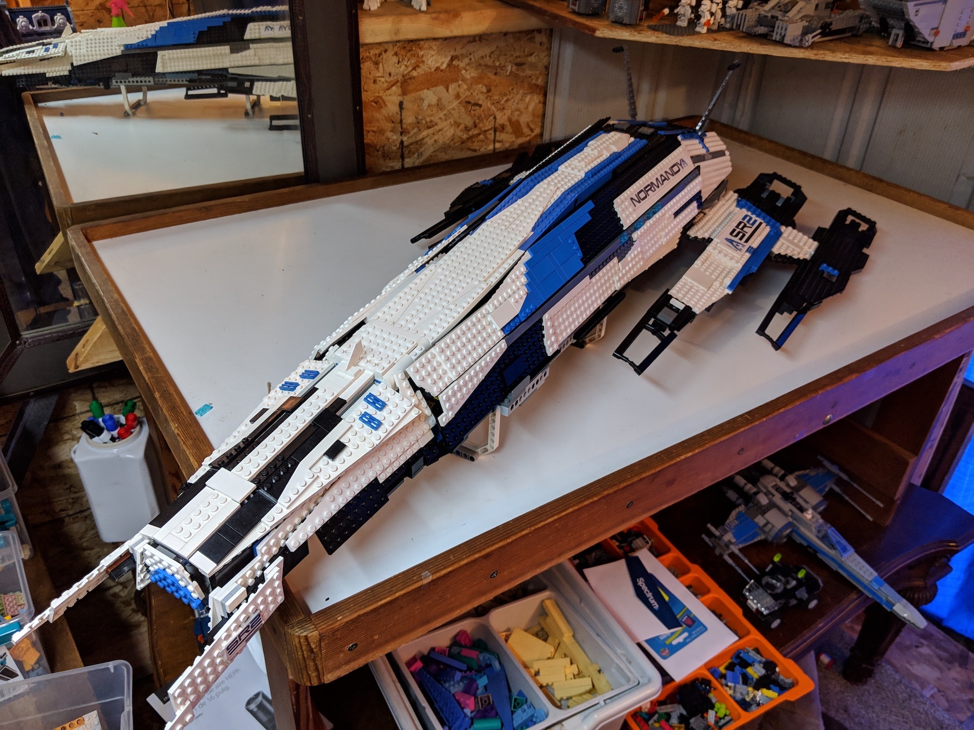LEGO Mass Effect : un fan construit une réplique moche du Normandy, mais...
