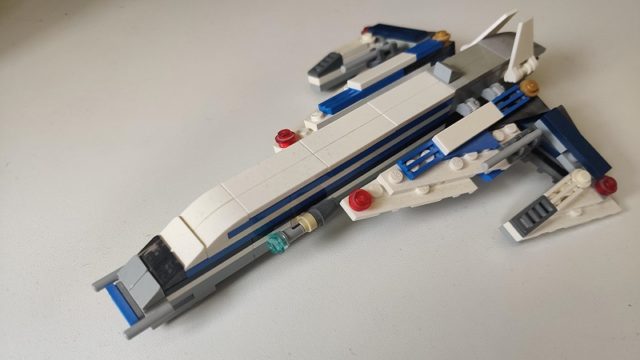 LEGO Mass Effect : un fan construit une réplique moche du Normandy, mais...