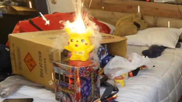 Un streamer fait exploser un feu d’artifice Pikachu dans sa chambre