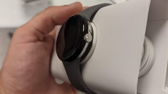 Pixel Watch : découvrez l’unboxing de la montre connectée avant sa ...