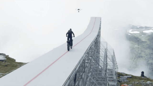 Mission Impossible 7 : découvrez comment Tom Cruise a réussi la cascade ...