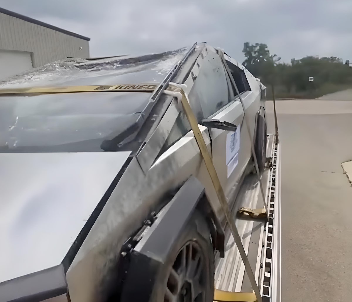 Tesla Cybertruck : un crash test très violent révèle la solidité du ...