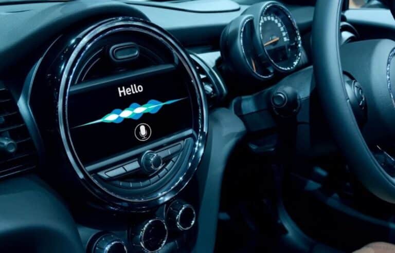 TomTom et Microsoft lancent un assistant vocal pour voitures, avec l'IA d'OpenAI