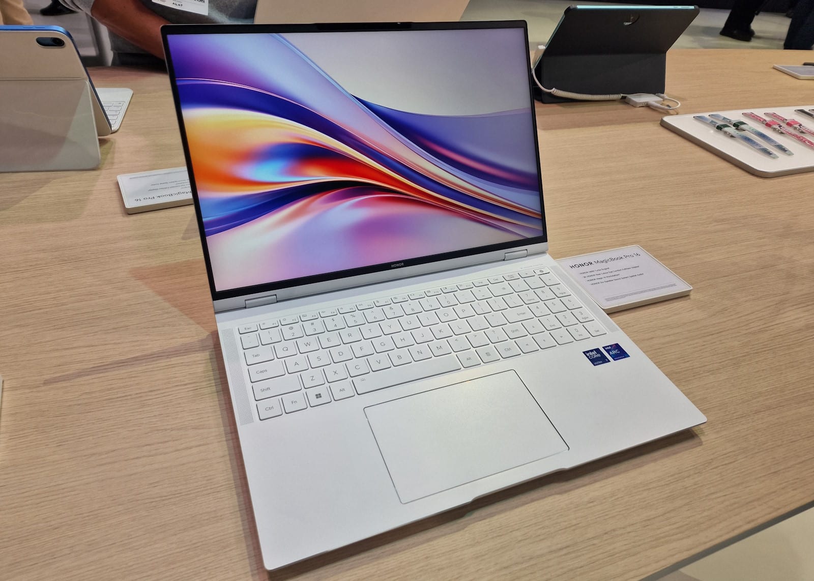 MWC 2024 : Honor lancera en avril son MagicBook Pro 16, un ultrabook ...