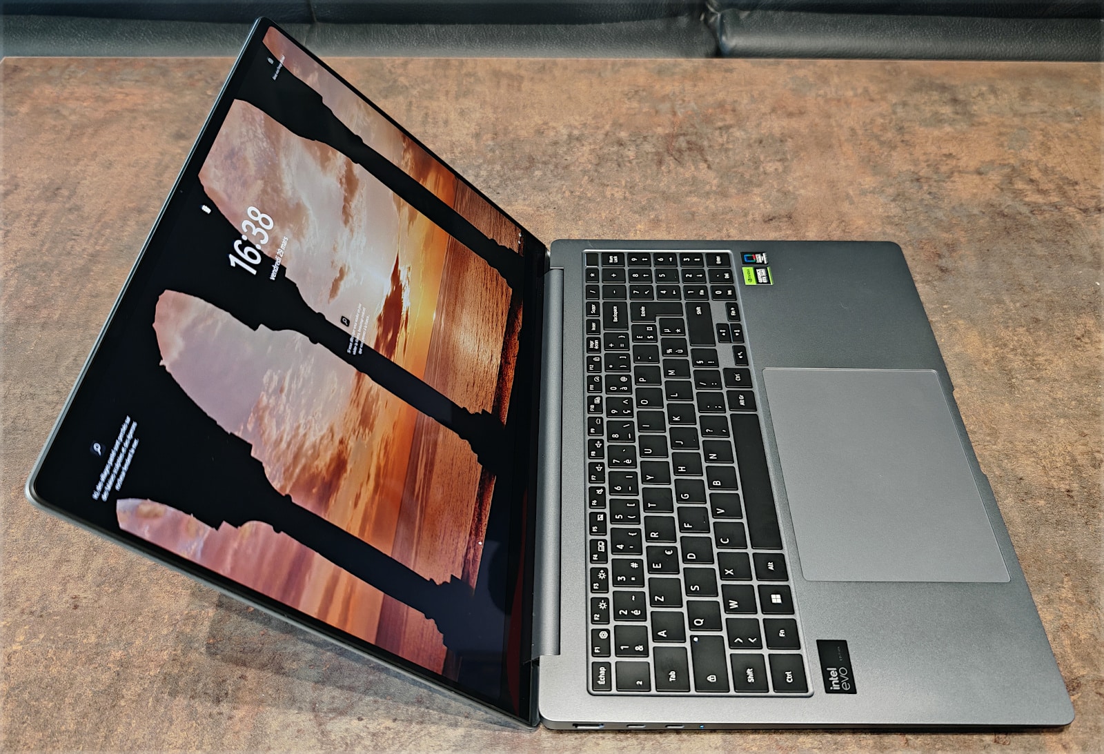 Test Samsung Galaxy Book4 Ultra : un ultrabook survitaminé et pourtant ...