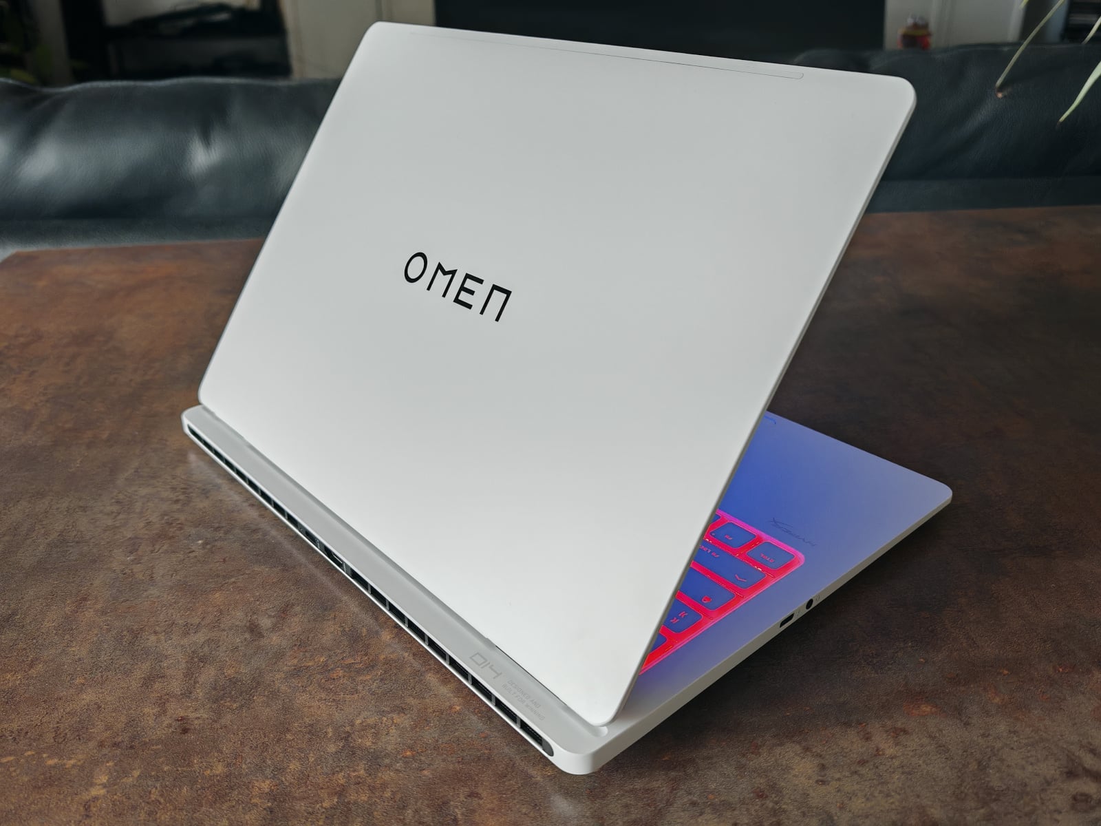 Test HP Omen Transcend 14 : un petit PC portable gamer, pas aussi ...