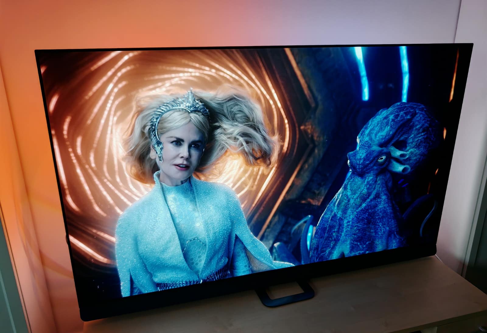 Test Philips 65OLED908 : avec sa dalle OLED META et l'Ambilight, cette ...