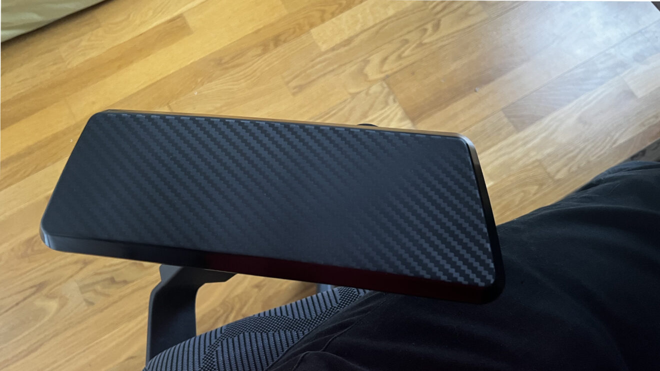 Test Acer Predator Cosmos : une chaise gaming confortable et au design ...