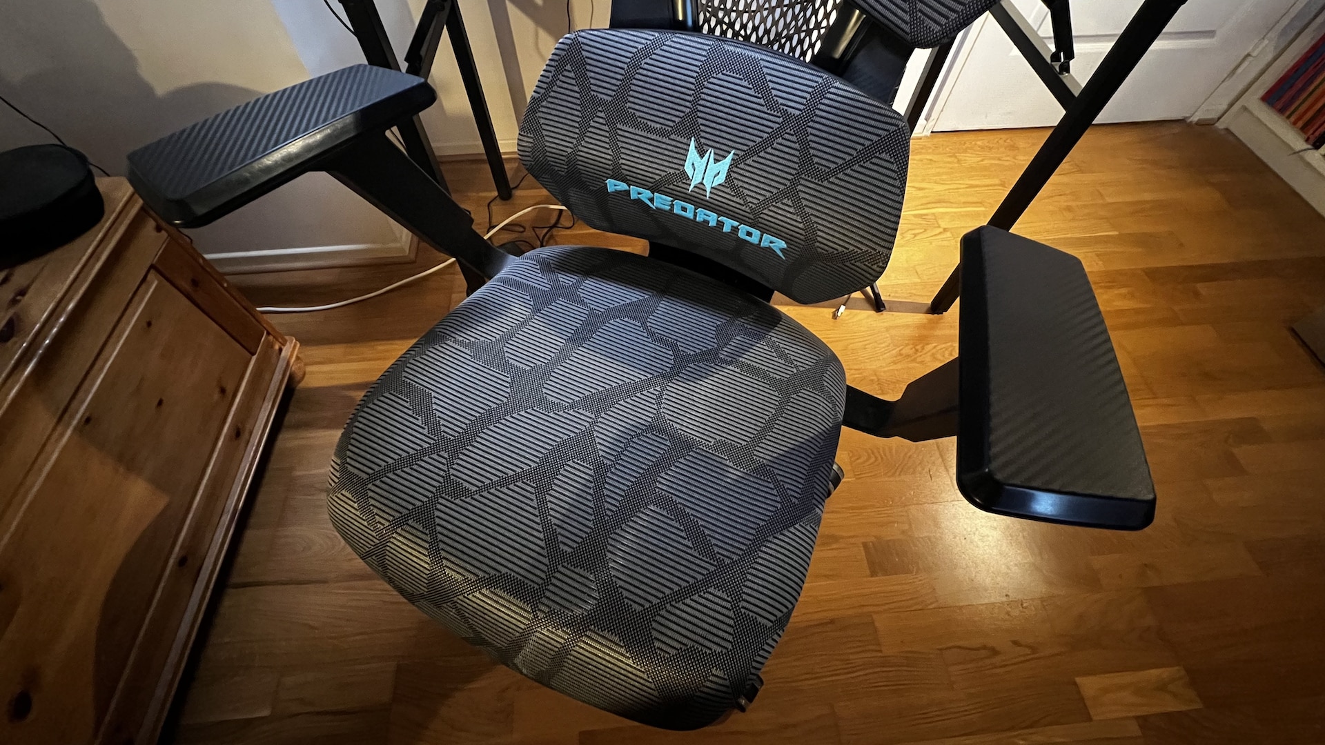 Test Acer Predator Cosmos : une chaise gaming confortable et au design ...