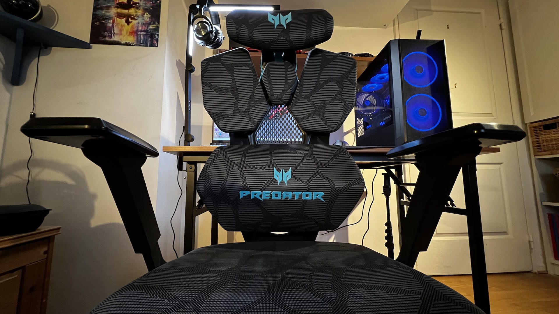 Test Acer Predator Cosmos : une chaise gaming confortable et au design ...