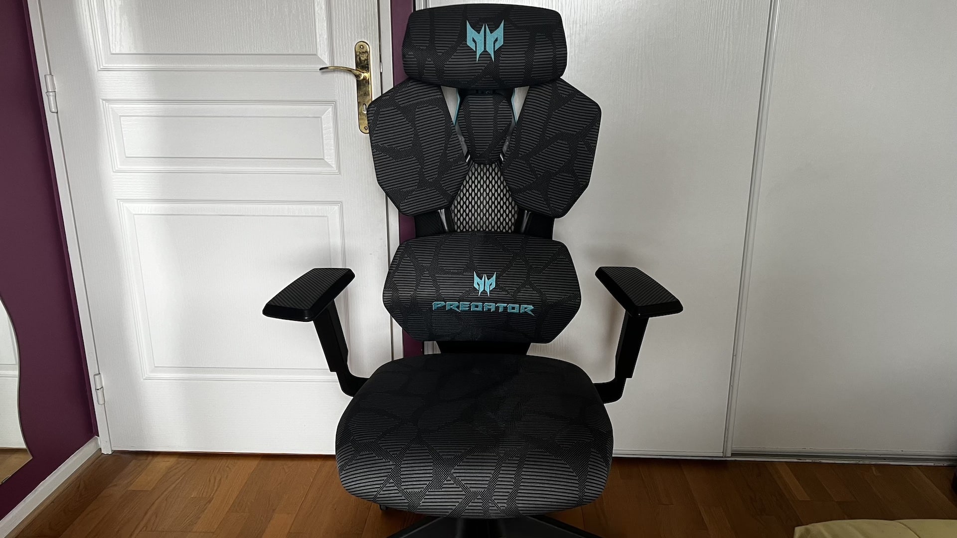 Test Acer Predator Cosmos : une chaise gaming confortable et au design ...