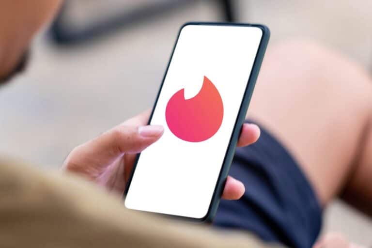 Tinder : cette IA va choisir vos meilleures photos, à vous les matchs