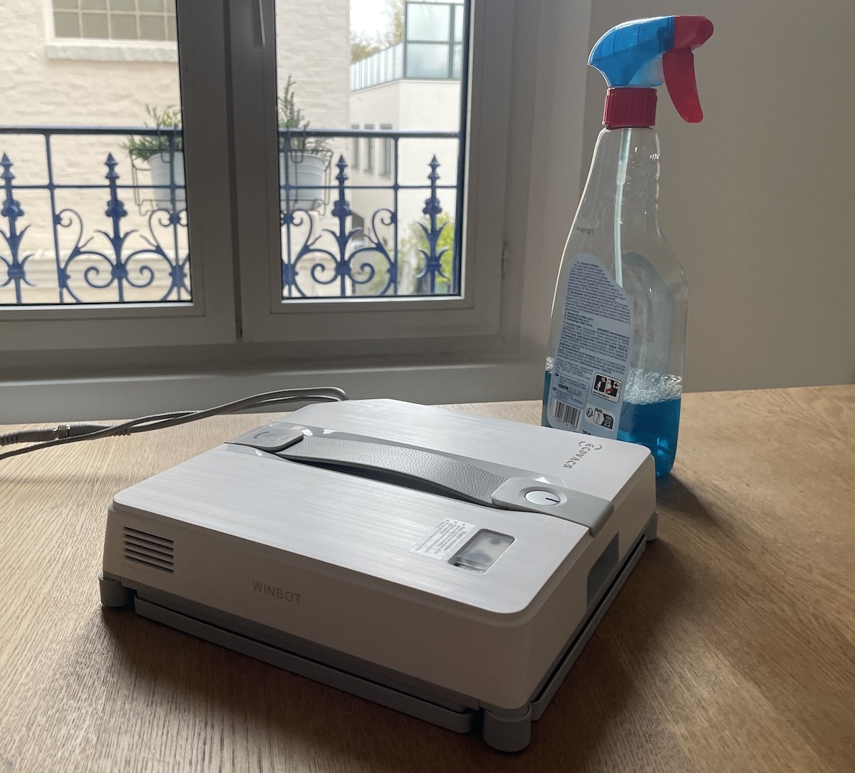 Test du robot lave-vitres Winbot Mini d’Ecovacs : petit, pratique et d ...