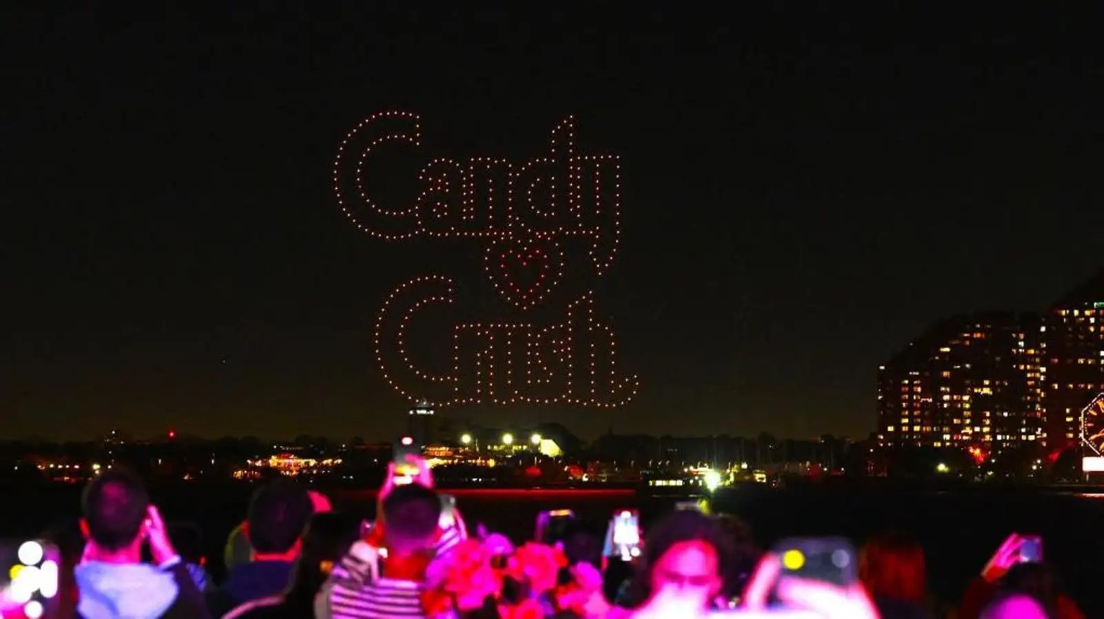 Un spectacle de drones tourne mal, les aéronefs tombent du ciel (vidéo)